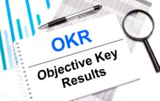 OKR vs Smart Goals - What Your Business Needs | Growth Hackers